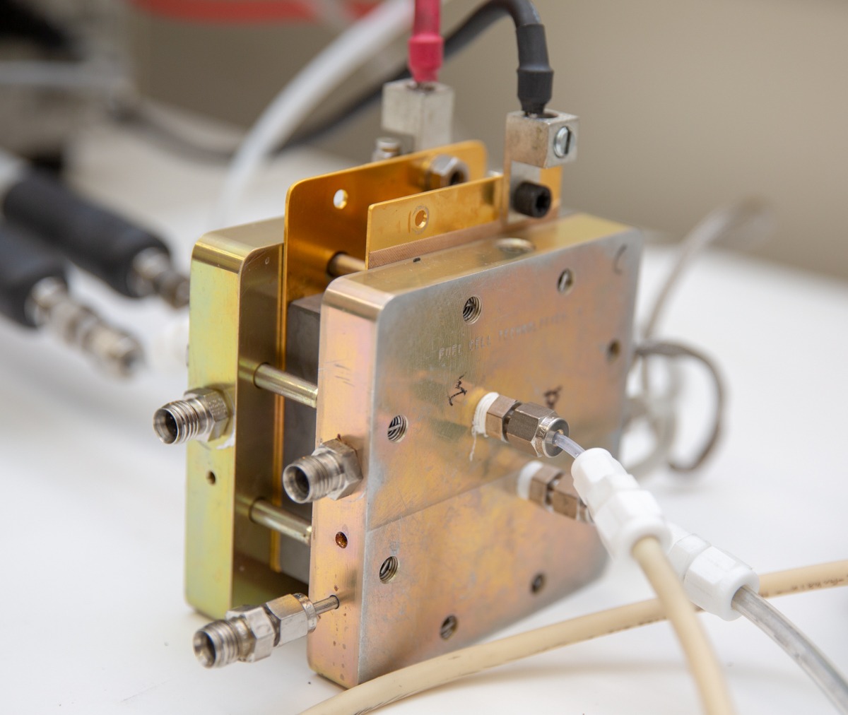 New fuel cell concept brings biological design to better electricity ...