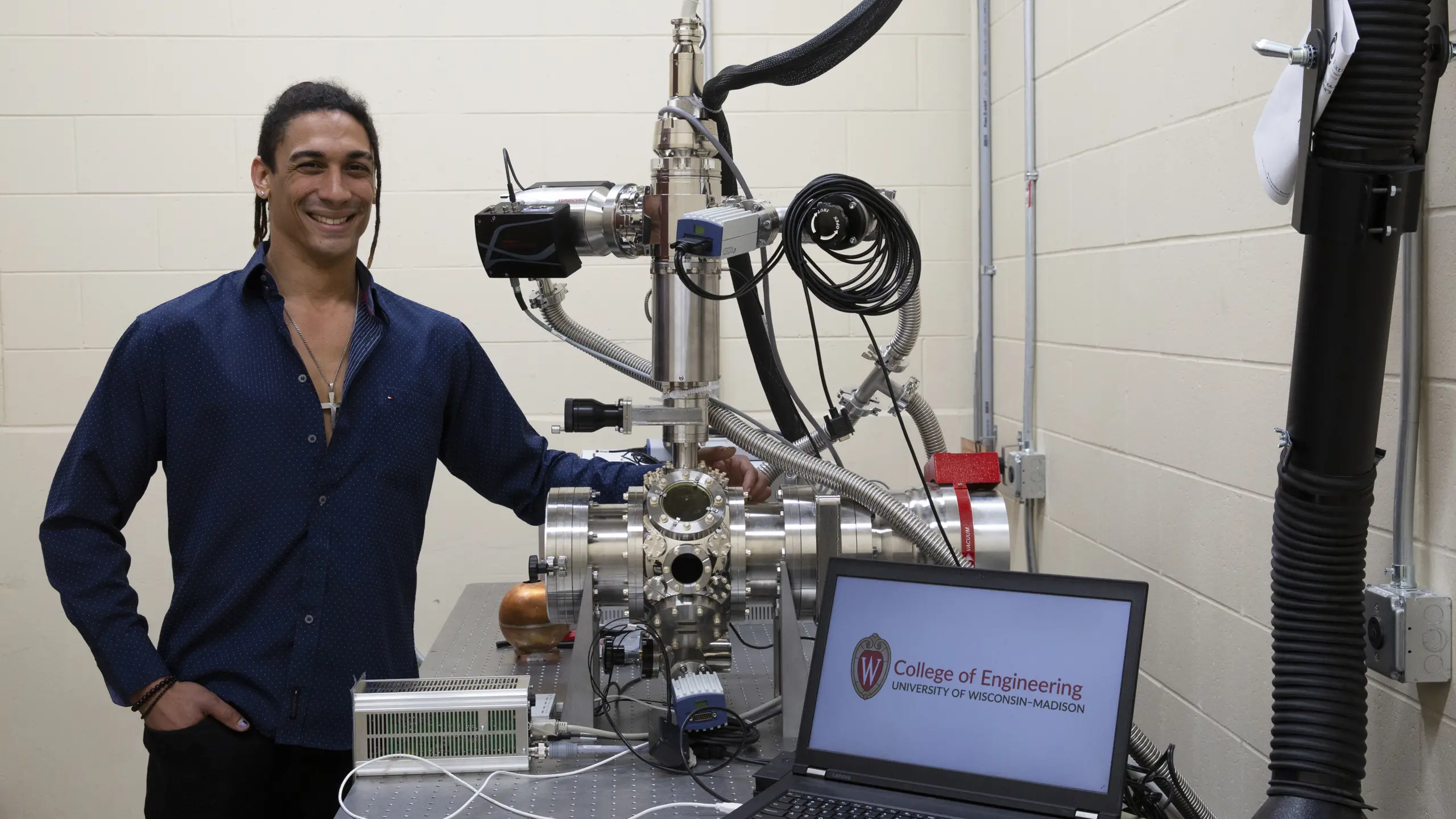 A penetrating gaze: System allows world's first X-ray look at electron ...