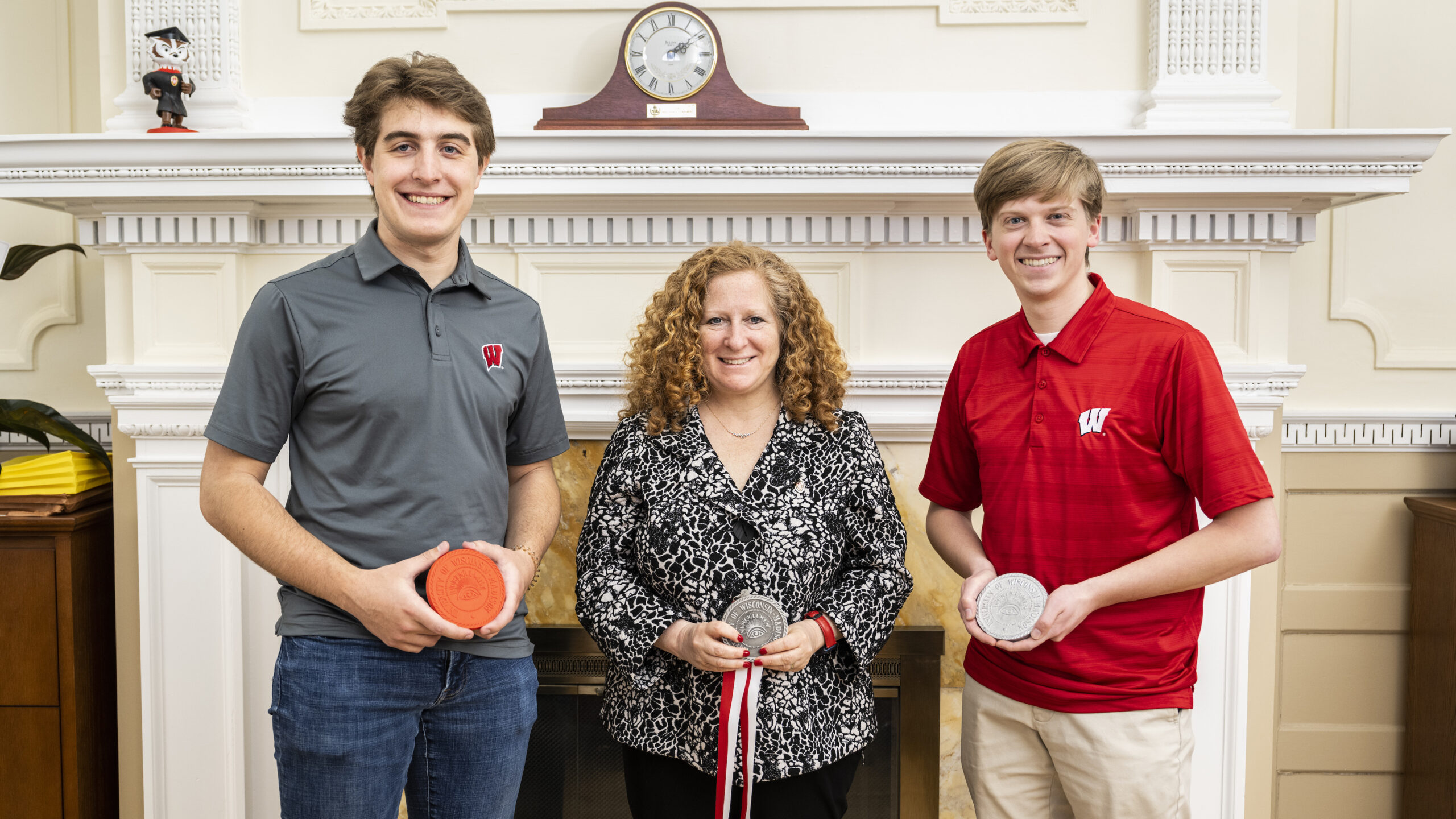 Engineering students create medallion for chancellor’s investiture ...