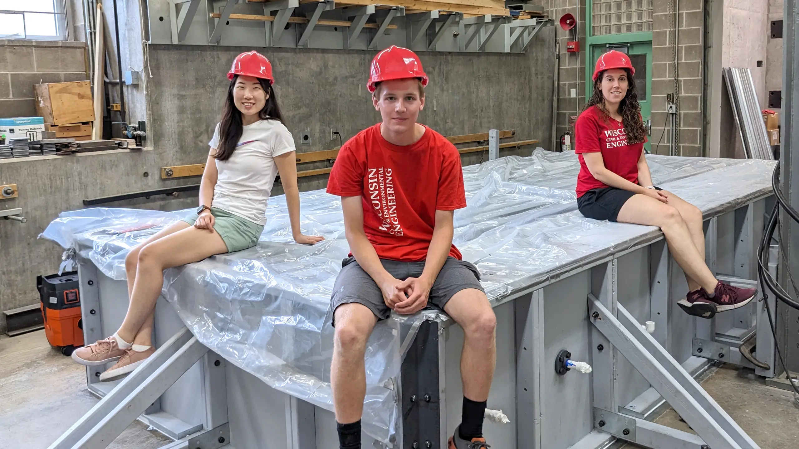 Vacuum box enhances structures lab testing capacity - College of ...