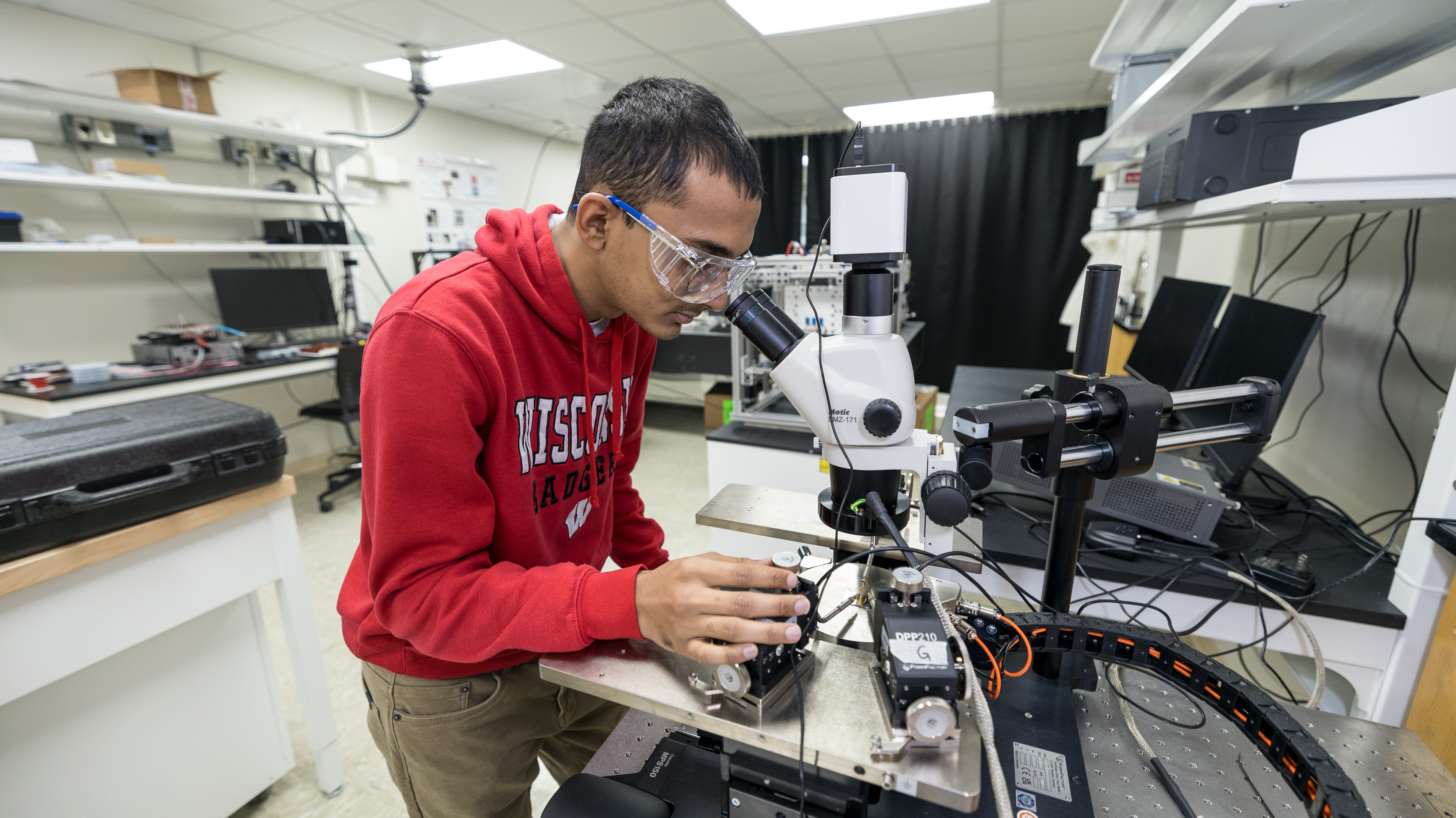 New thermophotovoltaic device amplifies energy output - College of ...